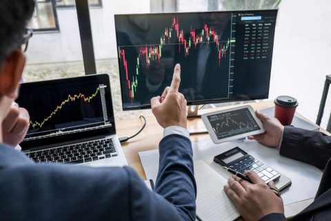 Travailler dans la finance : métiers, formation, salaires...