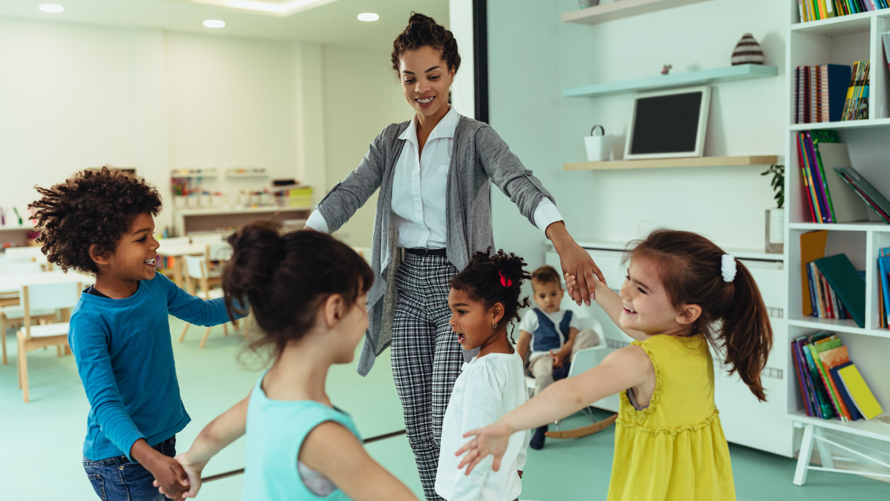 Faire une VAE dans les métiers de la petite enfance : ce qu’il faut ...